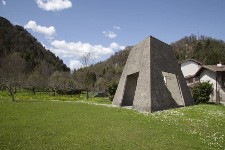 Bruce-Nauman_Truncated-Pyramid-Room_Art-Park-Collezione-Egidio-Marzona ...