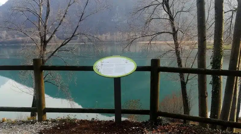 Il percorso lungo il Lago dei Tre Comuni diventa un parco poetico ...