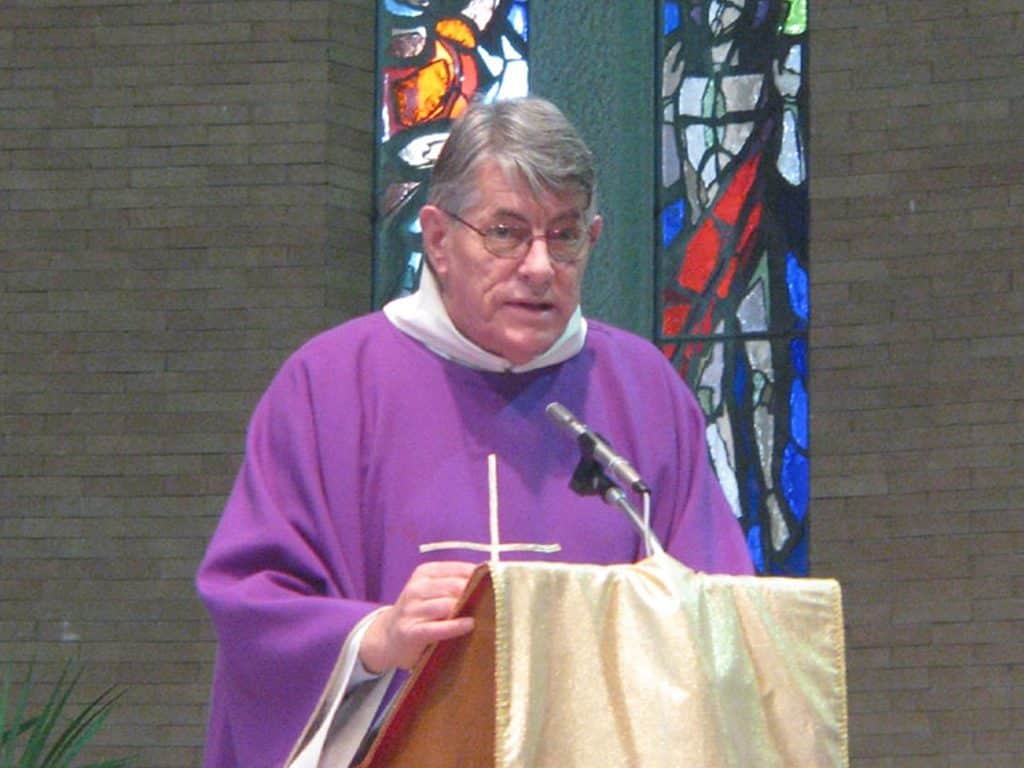 Addio a don Roberto Revelant, fondatore di "Dinsi une man" - Studio ...