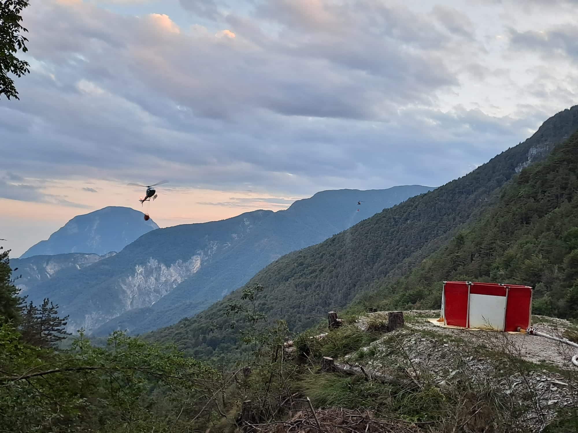 Moggio Udinese, ancora fiamme sul Monte Cimadors - Studio Nord News