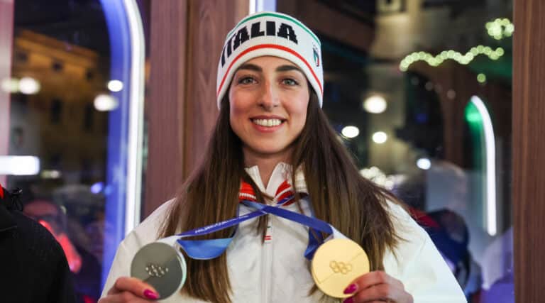 Lisa Vittozzi portabandiera dell'Italia alla cerimonia di chiusura ...